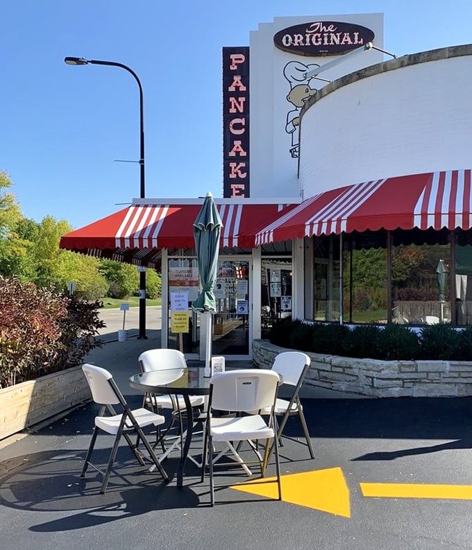 When weather permits, outdoor seating offers fresh air with your fresh pancakes – a breakfast oasis in the suburban landscape.