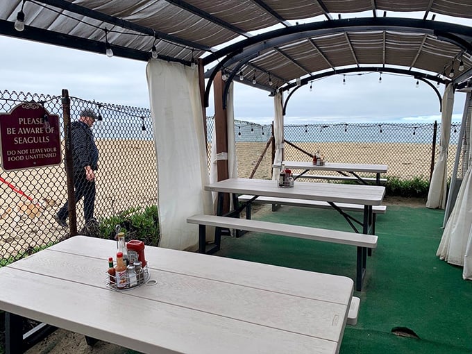 Outdoor seating with ocean views – because the only thing better than eating fantastic seafood is doing so while watching the waves that delivered it.