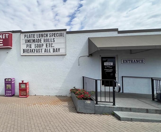 The entrance sign that promises all the comfort food greatest hits. "Breakfast All Day" might be the three most beautiful words in the English language.
