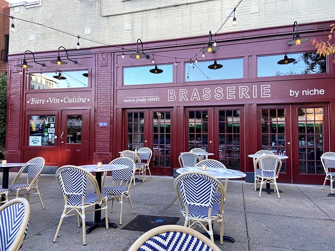 Sidewalk seating that transforms Maryland Avenue into a little slice of the Champs-Élysées. Urban dining with a side of people-watching—the ultimate pairing.