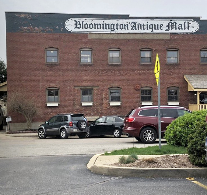 Even the parking lot has that no-nonsense Midwestern efficiency—just like the treasures inside, it's unpretentious but gets the job done.