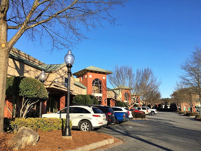 A parking lot that fills up faster than a plate at Sunday dinner—the surest sign you've found somewhere worth eating.