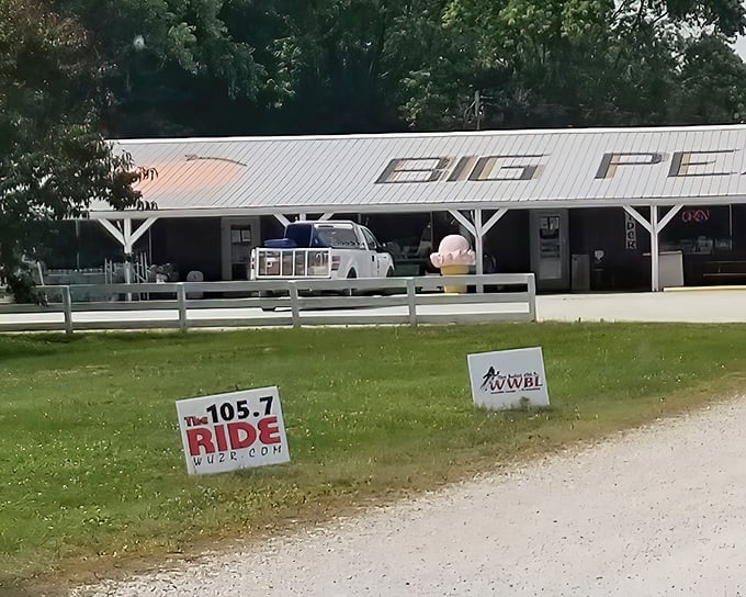 The unassuming approach to the Big Peach belies the wonder within—local radio stations know exactly where to place their signs.