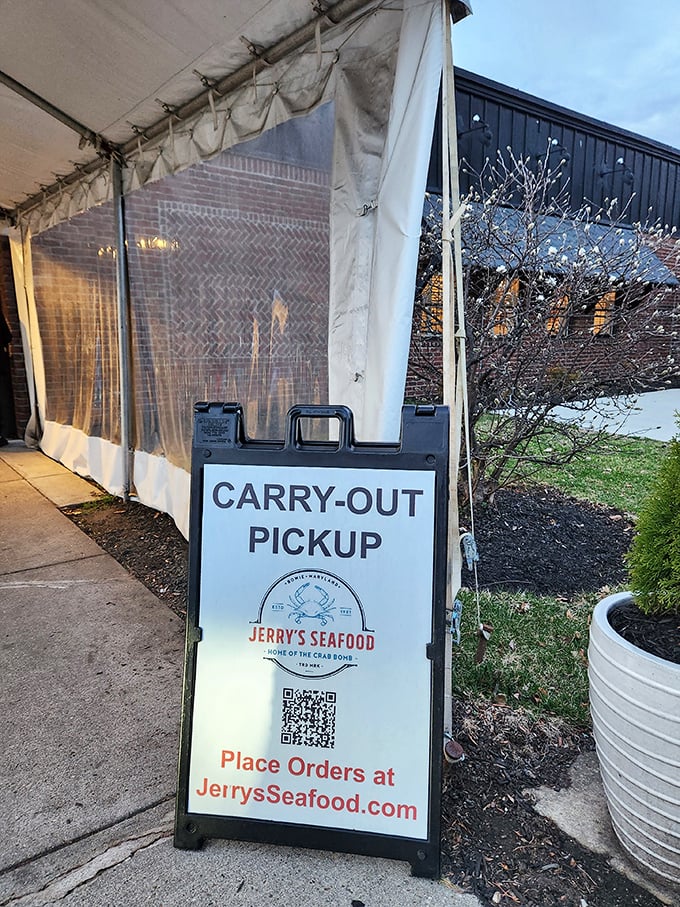 Even the carry-out operation gets the full Jerry's treatment. When a restaurant's to-go sign looks this inviting, imagine what awaits on the plate.