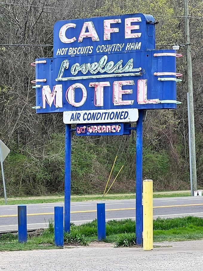 That vintage motel sign isn't just decoration – it's a promise of old-school hospitality and comfort food excellence.