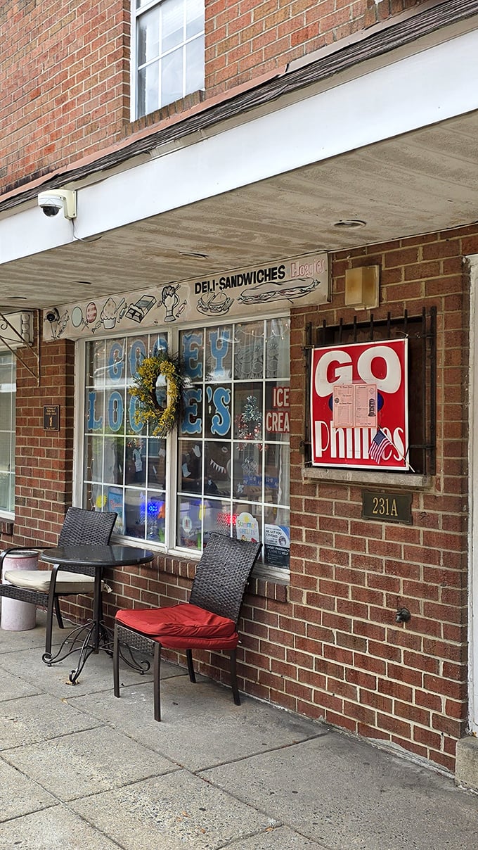 The sidewalk seating – two chairs that have witnessed more food euphoria than a cooking show judge's table.