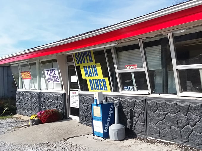 South Main Diner's retro signage practically whispers "homemade pie" before you even reach the door. 