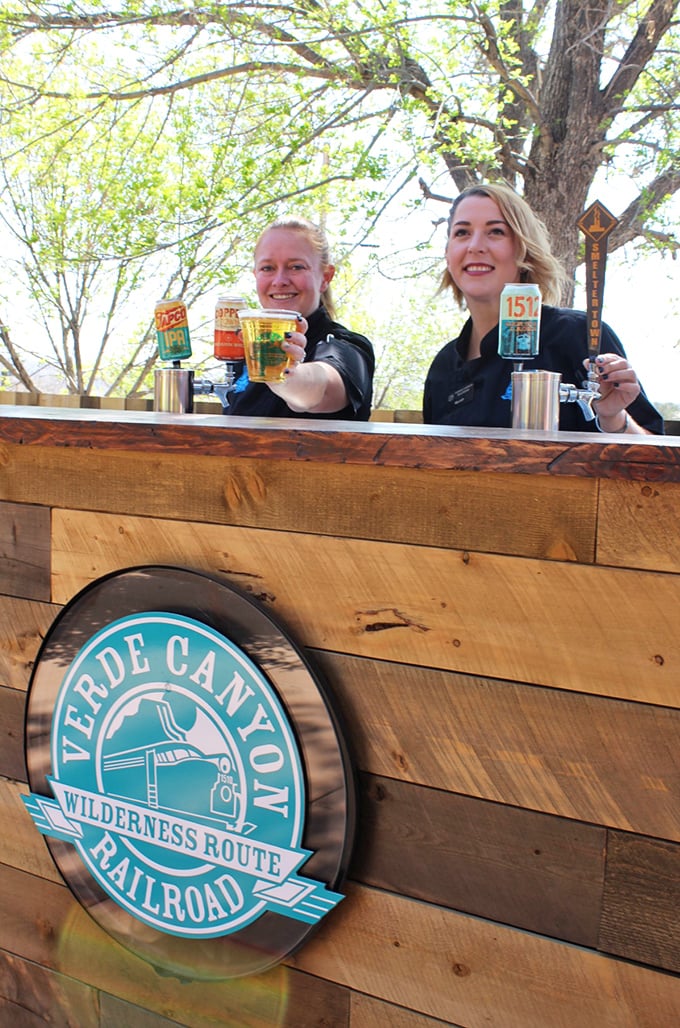 Friendly staff serve up local brews at the outdoor bar—because nothing complements spectacular scenery quite like Arizona craft beer.
