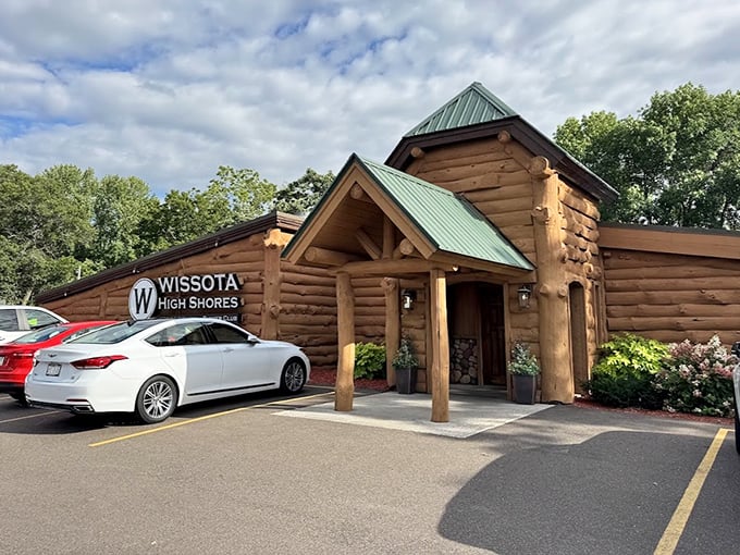 Log cabin luxury that doesn't try too hard—like a lumberjack who secretly has a PhD but doesn't feel the need to mention it.