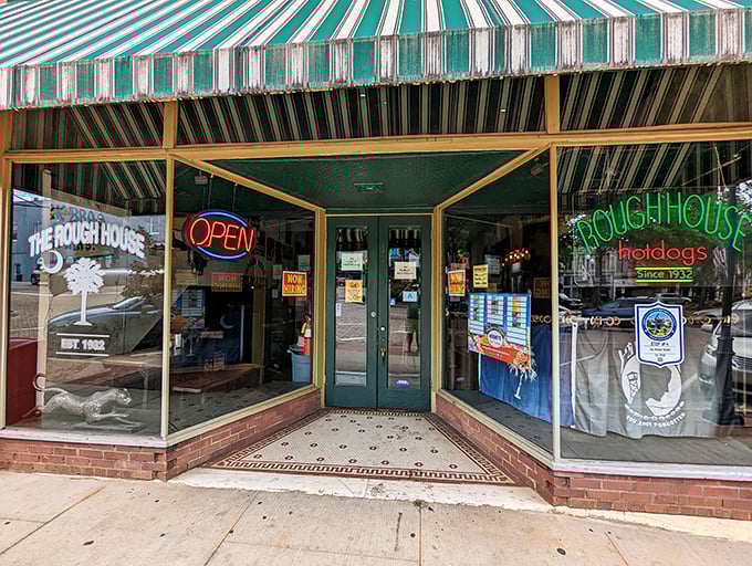 The Rough House hot dog joint – where fancy takes a backseat and flavor drives the whole show.