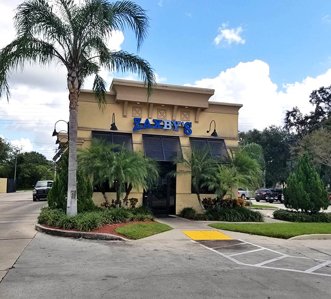 Palm trees frame this casual dining spot—because in Bartow, even everyday meals come with a touch of Florida paradise.