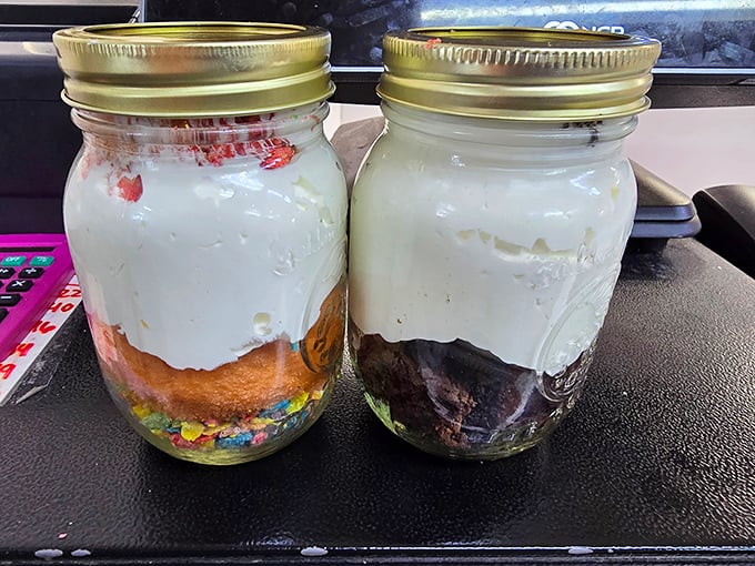Mason jar desserts – where nostalgia meets innovation. Layers of cake, cream, and sweetness packaged perfectly for those who believe sharing is overrated.