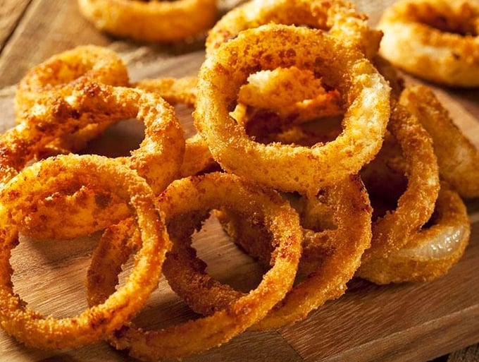 Onion rings with the perfect crunch-to-tenderness ratio—the unsung heroes of the appetizer world, ready to steal the spotlight.