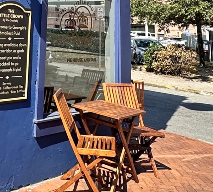 Outdoor seating that invites you to enjoy your pie while watching Savannah stroll by—a perfect marriage of British food and Southern pace.