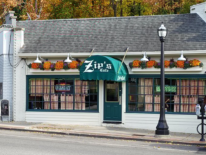 In autumn, Zip's exterior glows with seasonal charm – the kind of place Norman Rockwell would paint if he had a serious craving for chili.