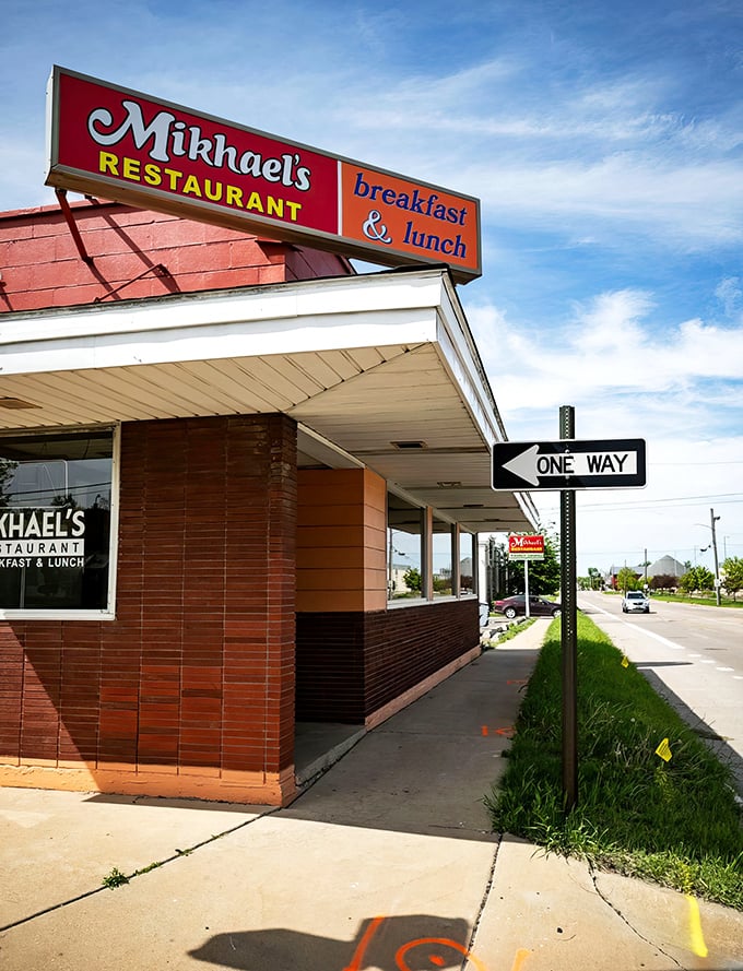 That iconic sign against Iowa blue skies – a beacon of breakfast hope on a one-way street that many make special trips to visit.