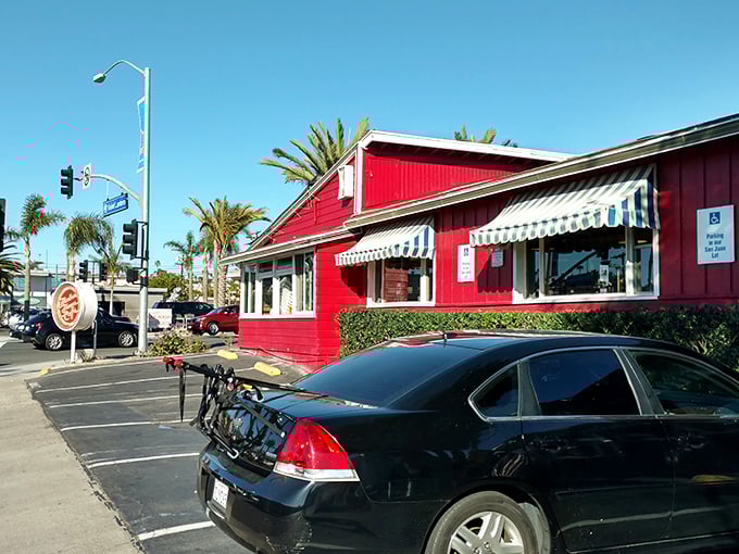 Even the parking lot has that classic California diner appeal – palm trees, sunshine, and the promise of hash browns just steps away.