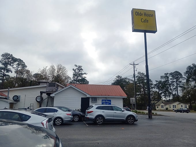 From the parking lot, it looks like any roadside spot, but locals know better – this unassuming building houses flavor bombs that will haunt your dreams.