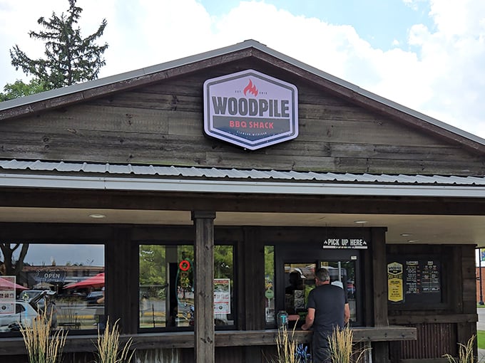 The humble shack exterior belies the BBQ greatness within—like finding a Michelin-worthy meal in your neighbor's backyard.