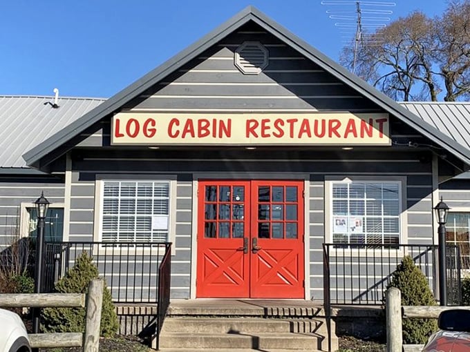 That sign isn't just announcing a restaurant – it's promising an experience that's become a cherished tradition for generations of Tennessee families.