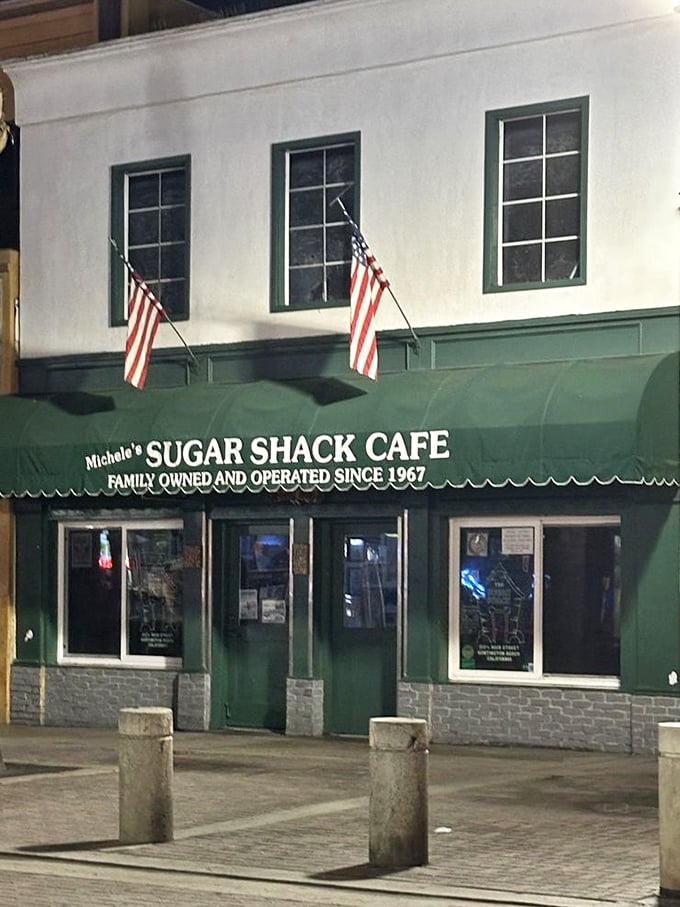By night, the Sugar Shack transforms into a beacon for hungry souls, the green awning illuminated like a lighthouse guiding breakfast-for-dinner enthusiasts safely to shore.