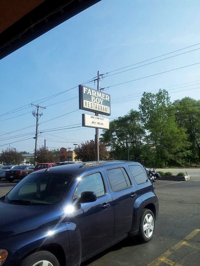 The roadside sign stands tall, a landmark for hungry travelers and locals alike—the North Star of breakfast in Akron.
