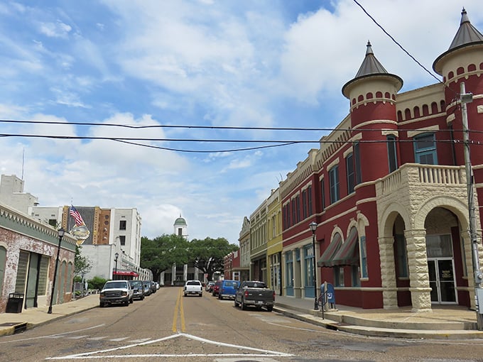 Classic small-town America lives on in Abbeville's charming red-brick downtown streets.