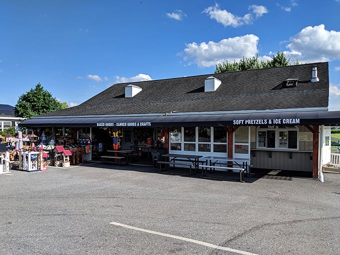 The ultimate Amish pit stop! Soft pretzels and ice cream await under that humble roof – Pennsylvania's version of a culinary theme park.