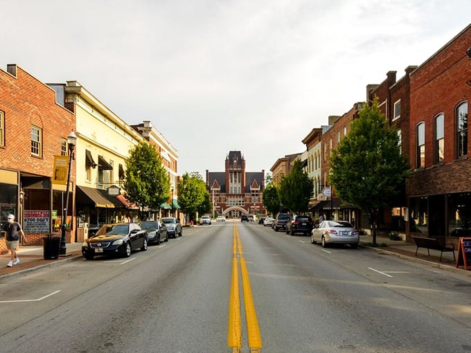 Bardstown's Main Street looks like a movie set with its historic buildings and that grand courthouse standing proudly in the distance.