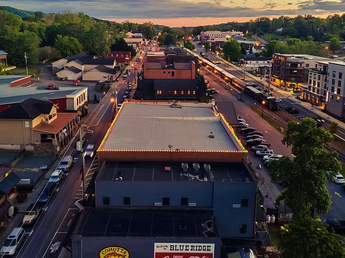 Downtown Blue Ridge at sunset – where small-town charm meets mountain magic in a picture-perfect Georgia twilight.