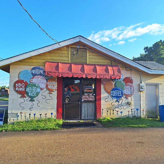 The humble exterior of Hot Dog Man belies the flavor explosion waiting inside. Those colorful balloon signs aren't lying!