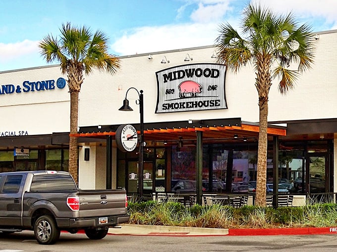 Palm trees and barbecue – Midwood Smokehouse brings a touch of Southern charm before you even step inside.