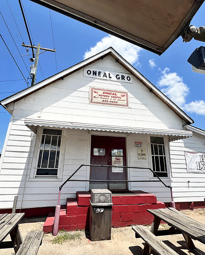 O'Neal's white clapboard building with red steps might not win beauty contests, but those hot dogs inside are runway-ready superstars!