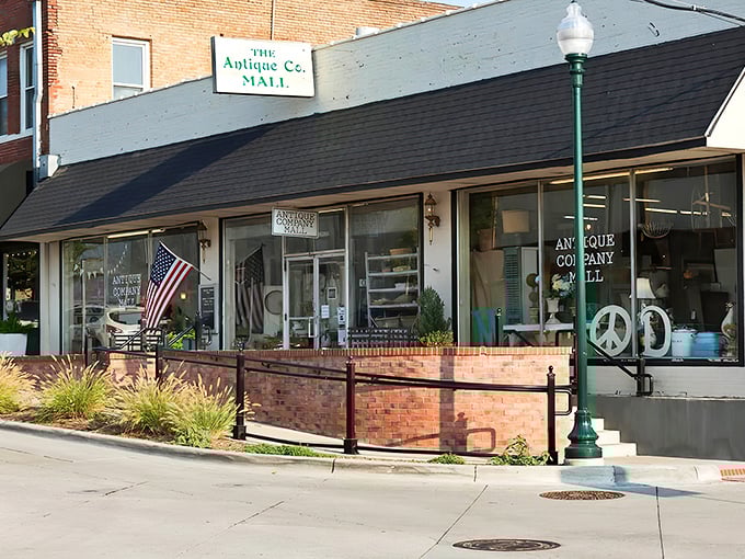 A slice of small-town Americana, complete with American flag and peace sign – the perfect antique hunting headquarters!
