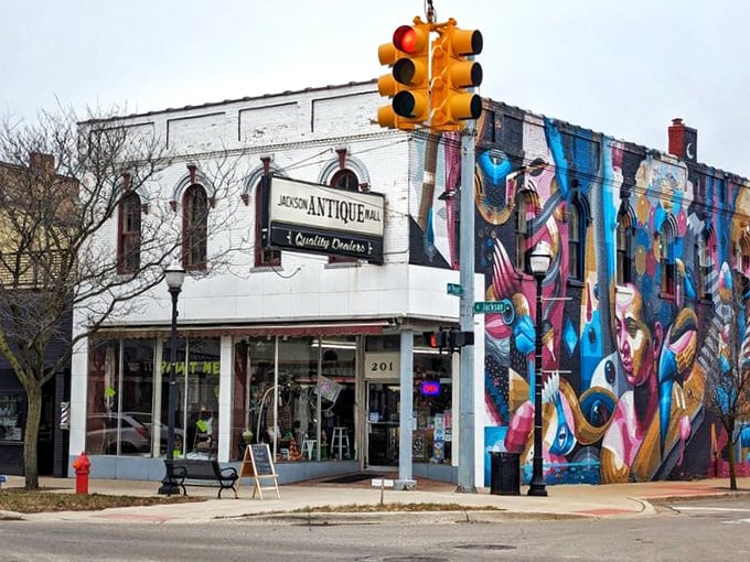 Jackson Antique Mall: "Classic brick meets modern art at this corner of nostalgia. The traffic light seems to say 'stop and shop'—and you should!"