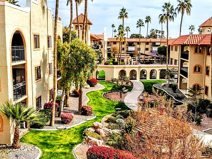 Waterfront living in the desert? El Dorado's lakeside walkway offers the impossible—a beachside stroll in the heart of Arizona's sun-drenched landscape.