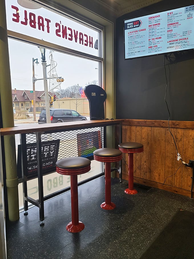 Red counter stools await barbecue pilgrims at the window bar – a front-row seat to Milwaukee's bustling Bronzeville neighborhood while you contemplate your next bite.