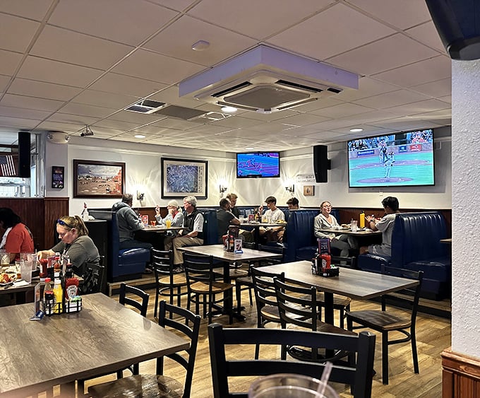 Inside, navy booths and battlefield artwork create that perfect "come as you are" atmosphere where history and hunger happily coexist.