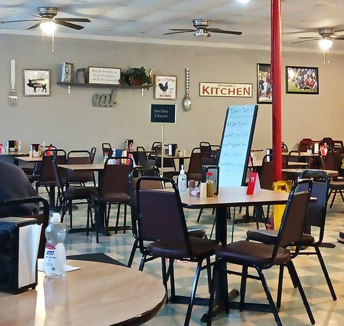 Simple tables, homey wall decorations, and ceiling fans spinning lazily overhead – the dining room at G's embodies Southern hospitality without a hint of pretension.