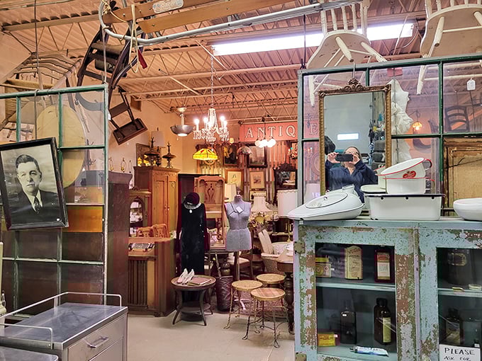 Step inside and time stops—mannequins, vintage furniture, and chandeliers create a perfectly chaotic museum where everything has a price tag.
