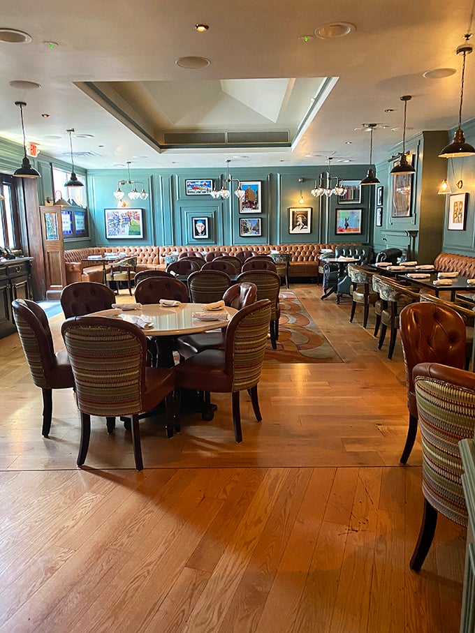 Leather banquettes and rich wood paneling create an atmosphere that's both elegant and welcoming—like being invited into someone's very posh living room.