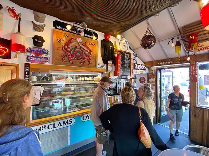 Step inside and the nautical décor tells you everything: this place takes seafood seriously, not itself. The line forms for good reason.