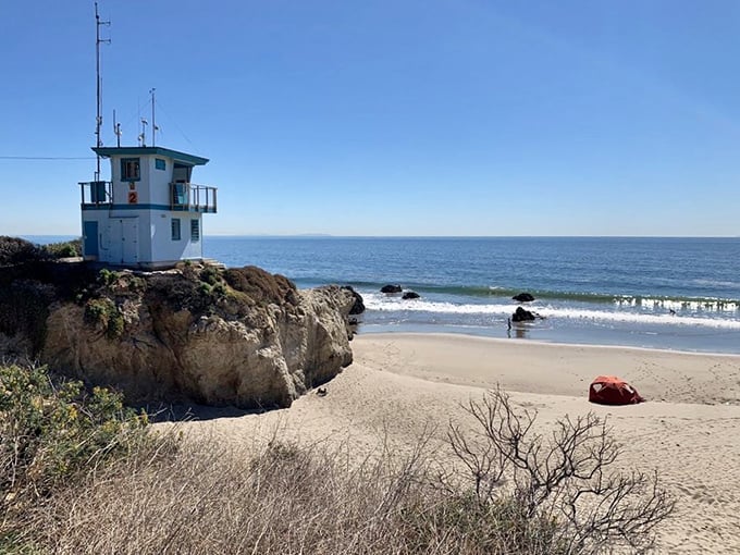 This isn't just any lifeguard station—it's a movie star. Featured in countless films, it watches over beachgoers like a blue-painted guardian angel of the Pacific.