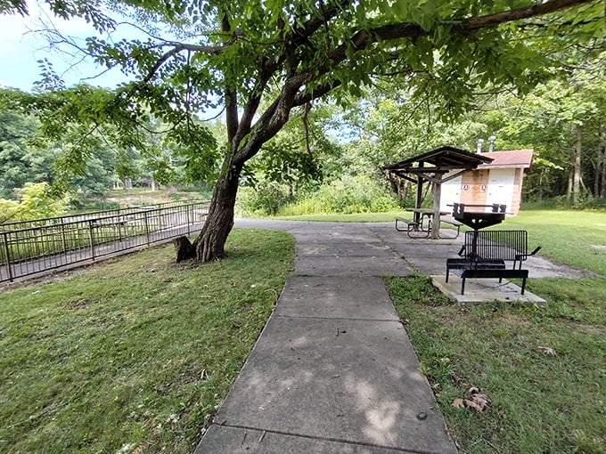 Where grilling dreams meet lakeside reality, complete with shade that actually works year-round.