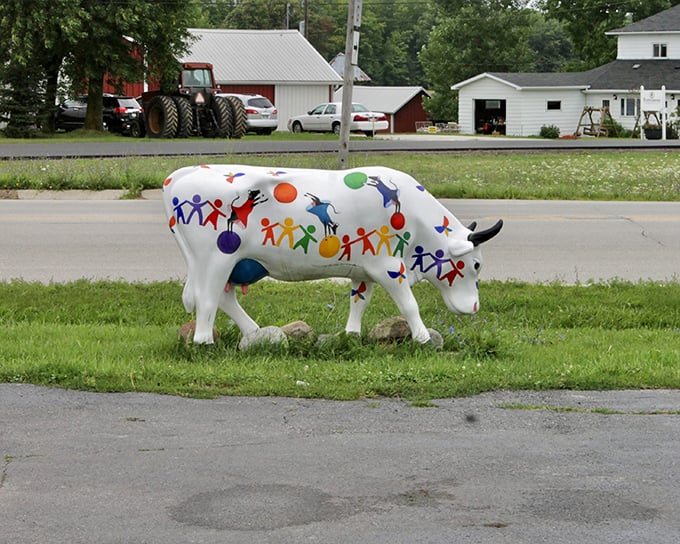 Art meets agriculture in Fish Creek's whimsical cow sculptures – proof that even in Wisconsin, bovines can make profound artistic statements.