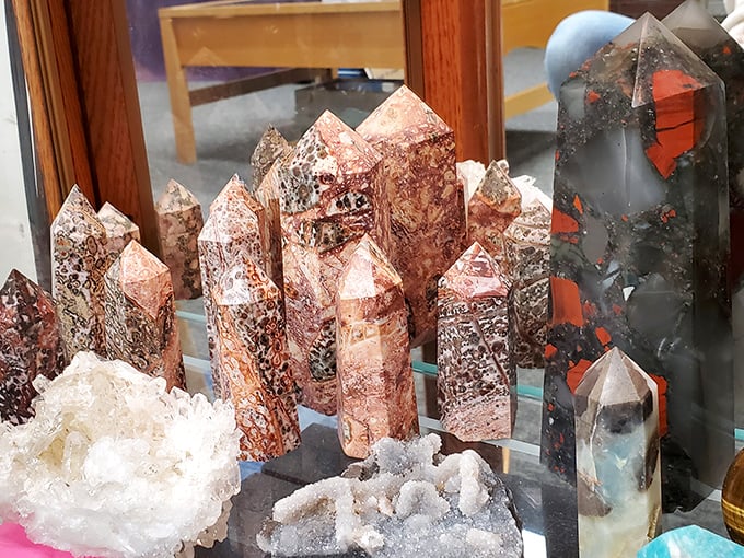Nature's artwork on display—these crystalline formations prove that sometimes Earth's most spectacular creations don't need human intervention.