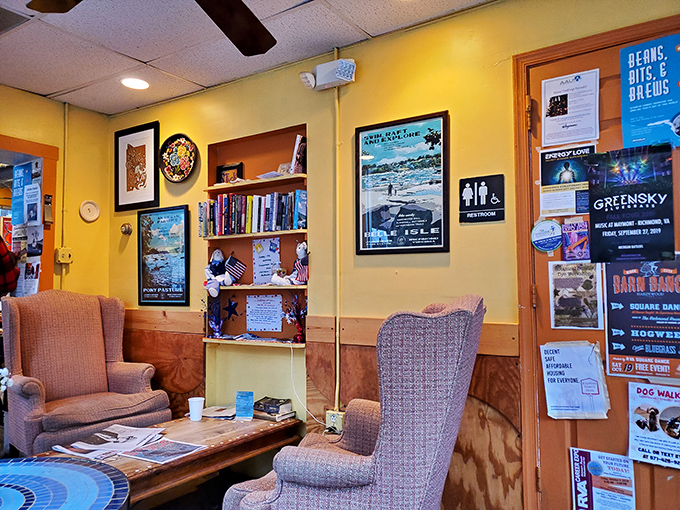 Comfy armchairs and local art transform this corner of Crossroads into everyone's fantasy living room—if your living room served exceptional coffee and had interesting strangers to eavesdrop on.