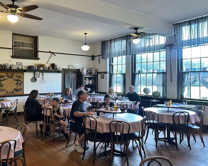 Blue gingham curtains and round tables create the classroom of your culinary dreams. No detention here – just delicious detention-worthy dishes.