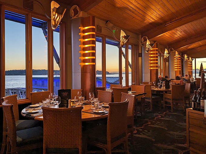 Floor-to-ceiling windows frame Elliott Bay like a postcard, making every seat feel like waterfront property.