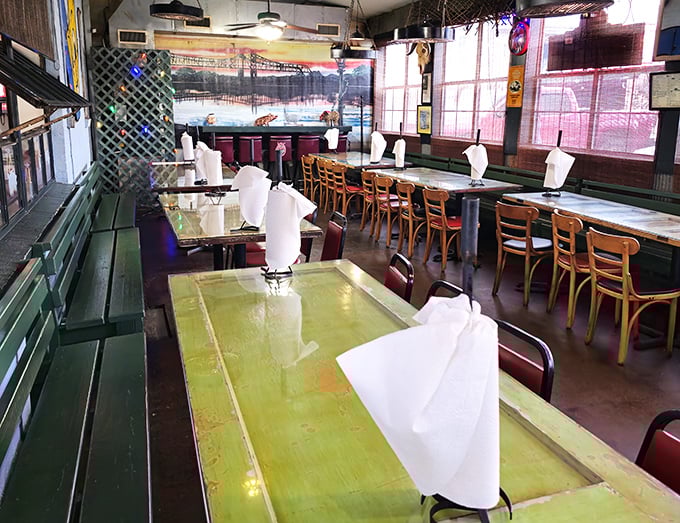 Inside, time slows down as wooden tables and simple decor create the perfect stage for the real star of the show—smoky, tender meat that speaks for itself.